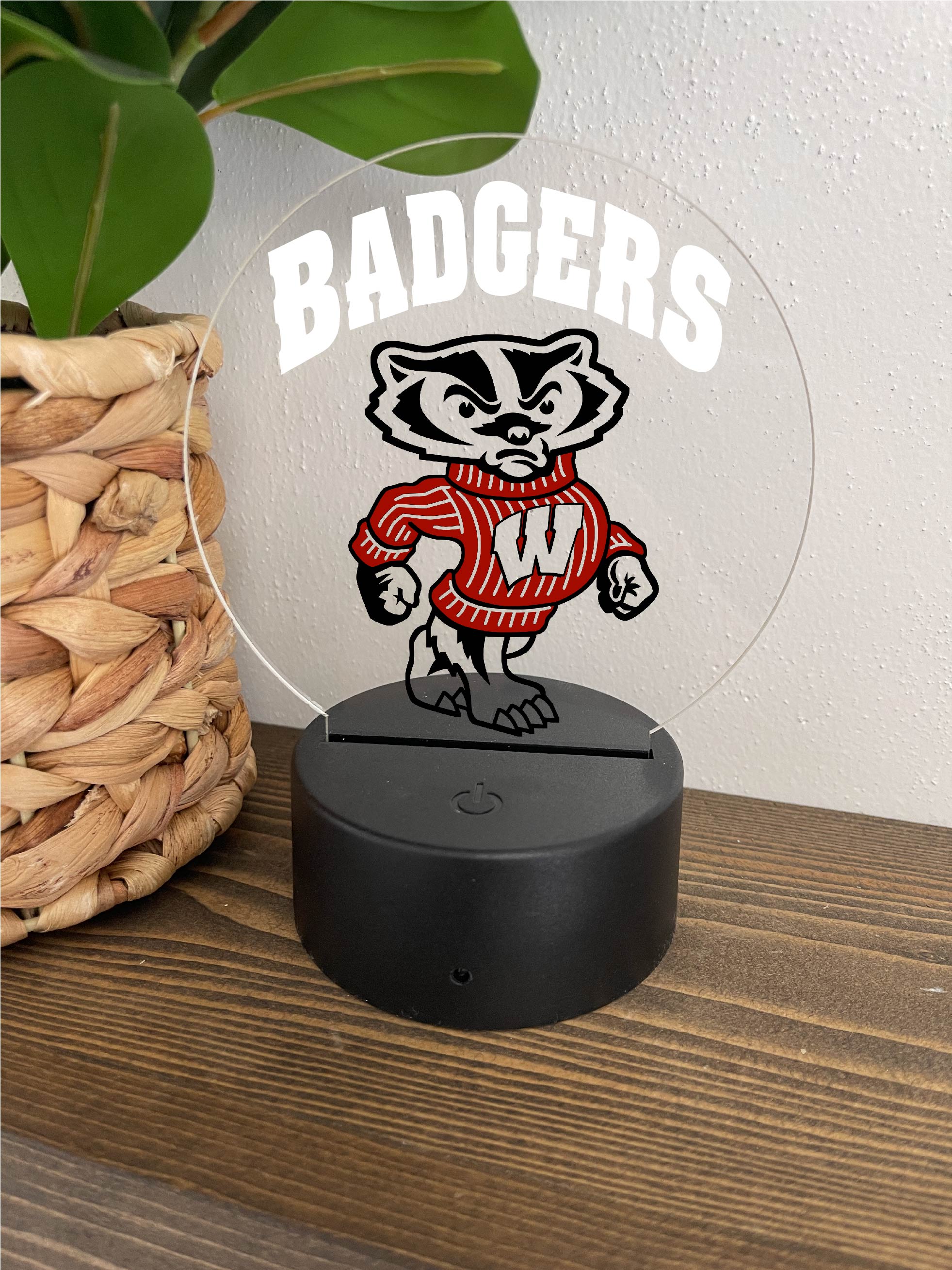 Badgers Night Light – Knotted Grain